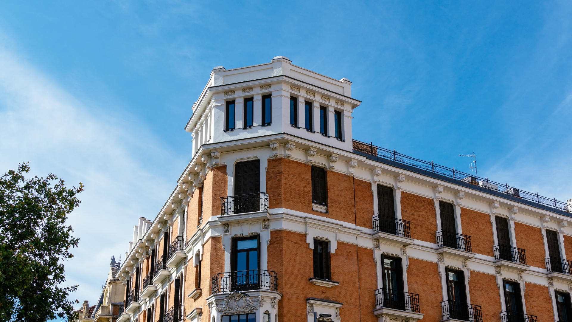 Discovering the Best Neighborhoods in Madrid