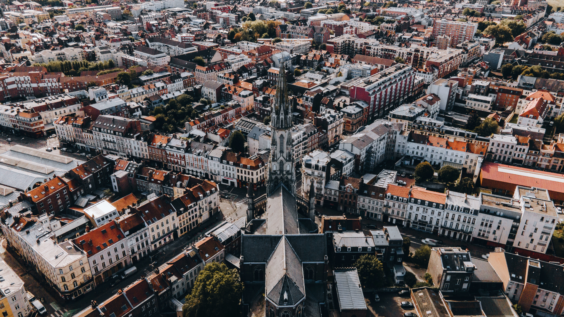 Exploring EDHEC Business School: A Look at the Lille Campus